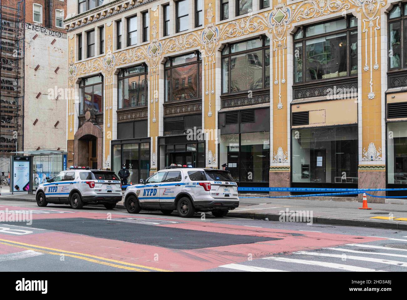 New york city crime scene tape hi-res stock photography and images - Alamy