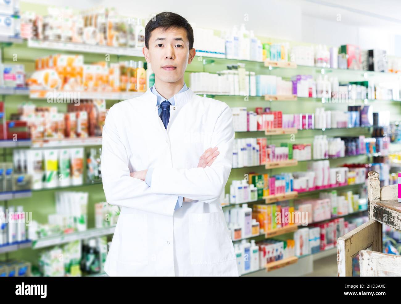 Japanese drugstore pharmacy store hi-res stock photography and images ...