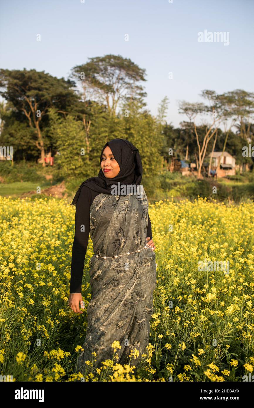 Dhaka, Bangladesh. 31st Dec, 2021. A woman poses for a photo at a ...