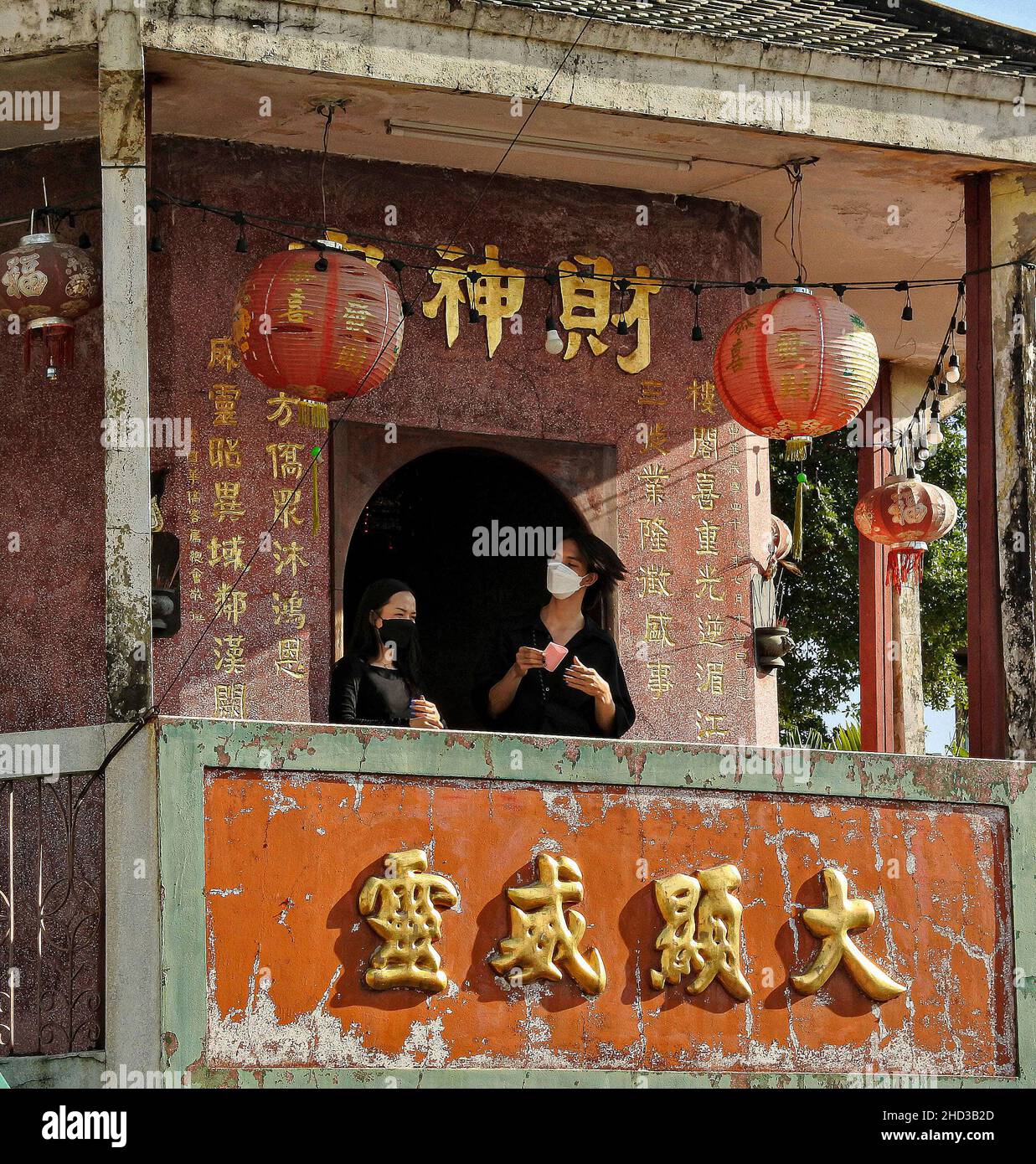 Bangkok, Thailand. 01st Jan, 2022. A couple wearing masks take photos ...