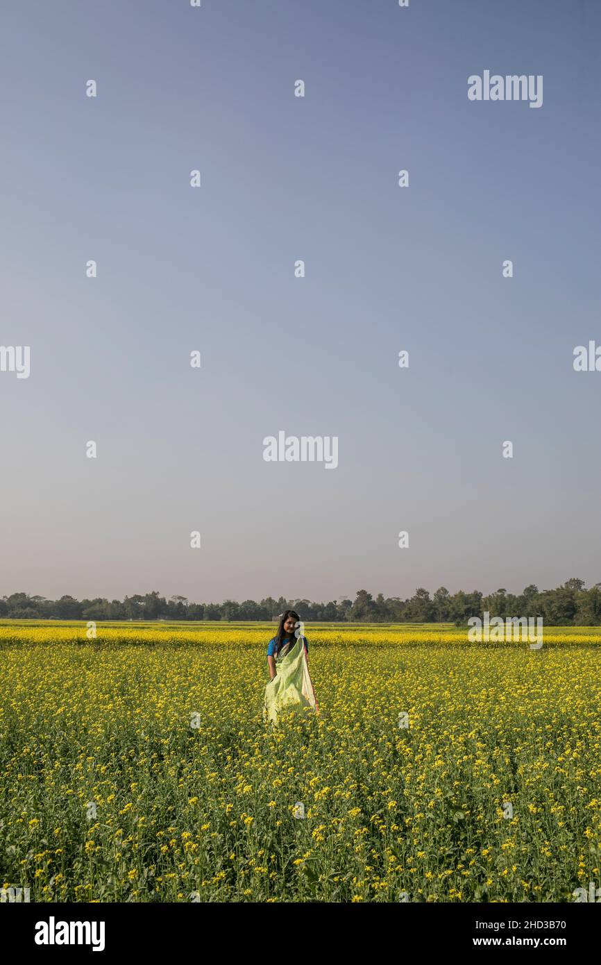 Dhaka, Bangladesh. 31st Dec, 2021. A woman poses for a photo at a ...