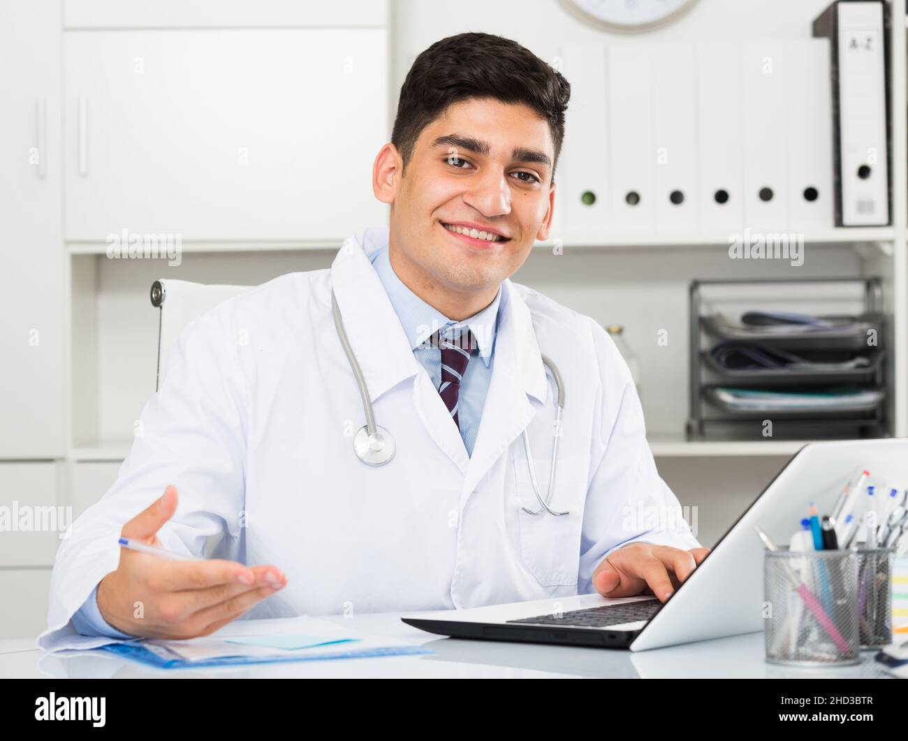 Young therapist doing report hi-res stock photography and images - Alamy