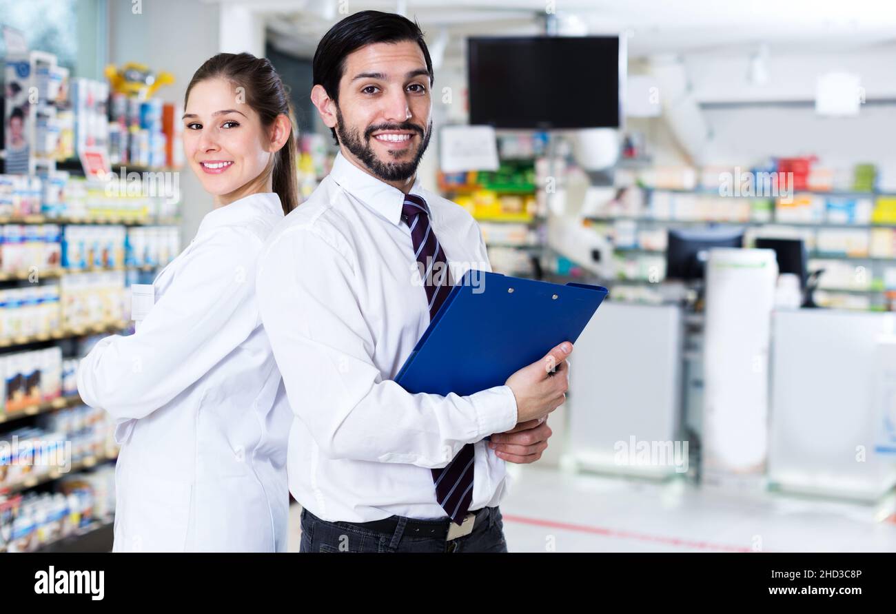 Two pharmacists standing in drugstore Stock Photo - Alamy