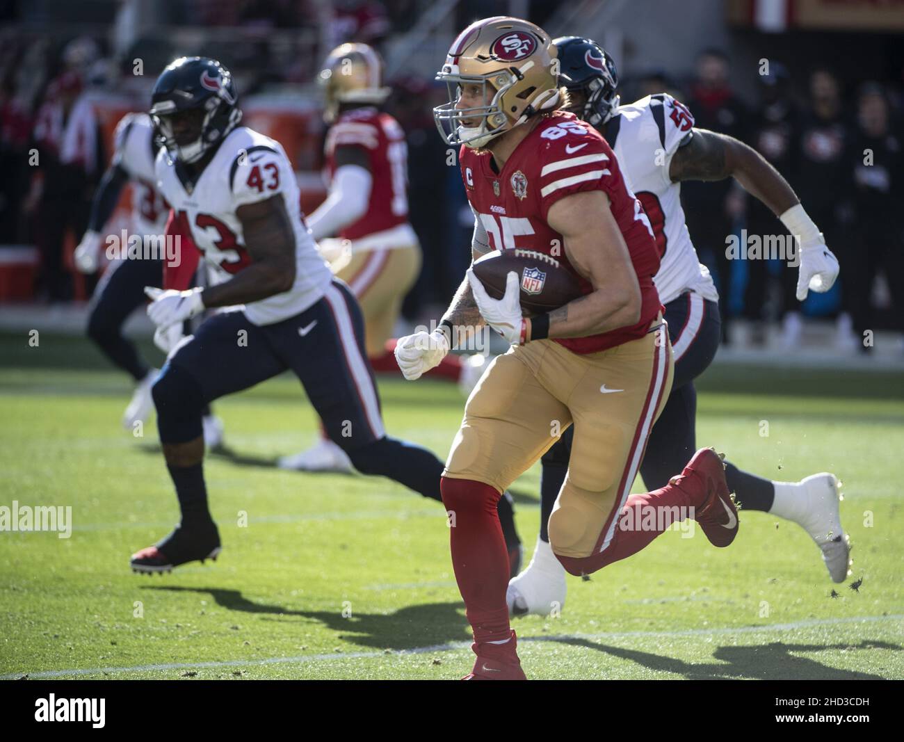 George kittle 49ers 2022 hi-res stock photography and images - Alamy