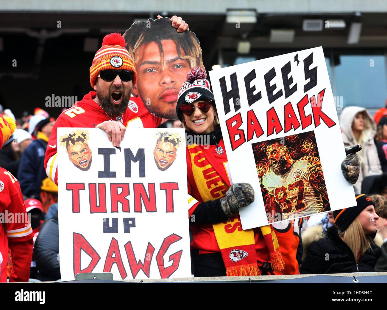 Kansas city chiefs fans cheer hi-res stock photography and images - Alamy