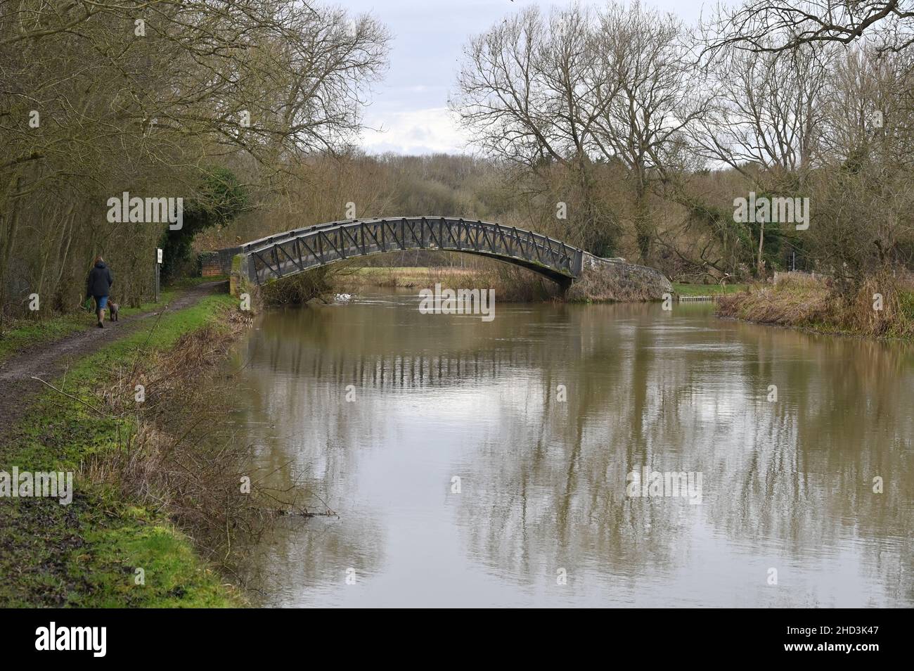 A bridge takes the Oxford Canal towpath over the River Cherwell where ...
