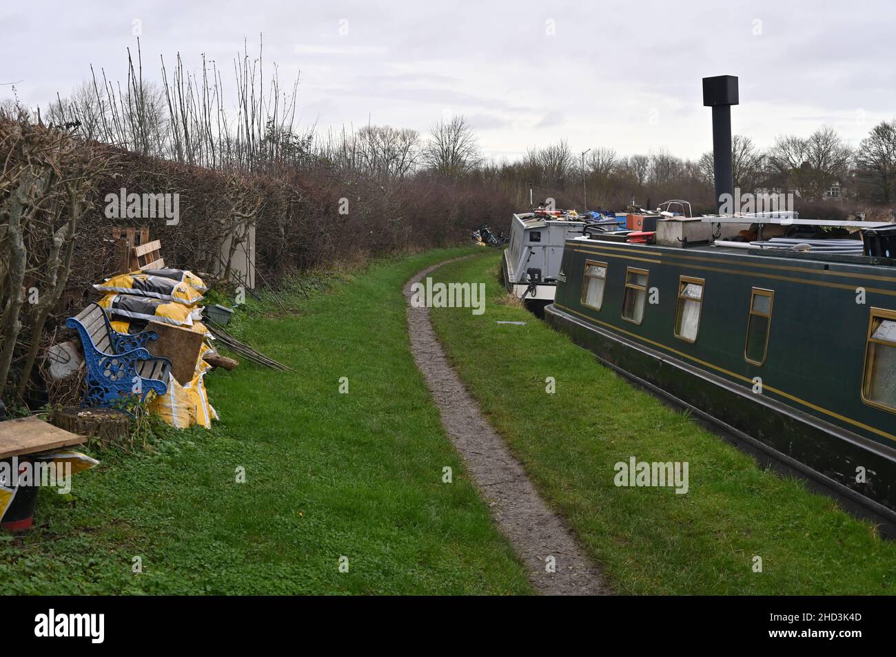The Oxford Canal towpath at Enslow Wharf showing a canal boat with ...