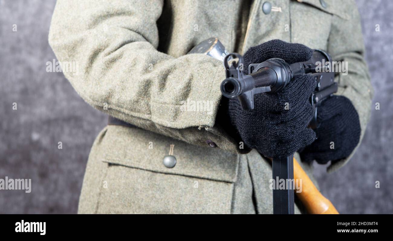 Second world war German soldier with a machine gun Stock Photo - Alamy