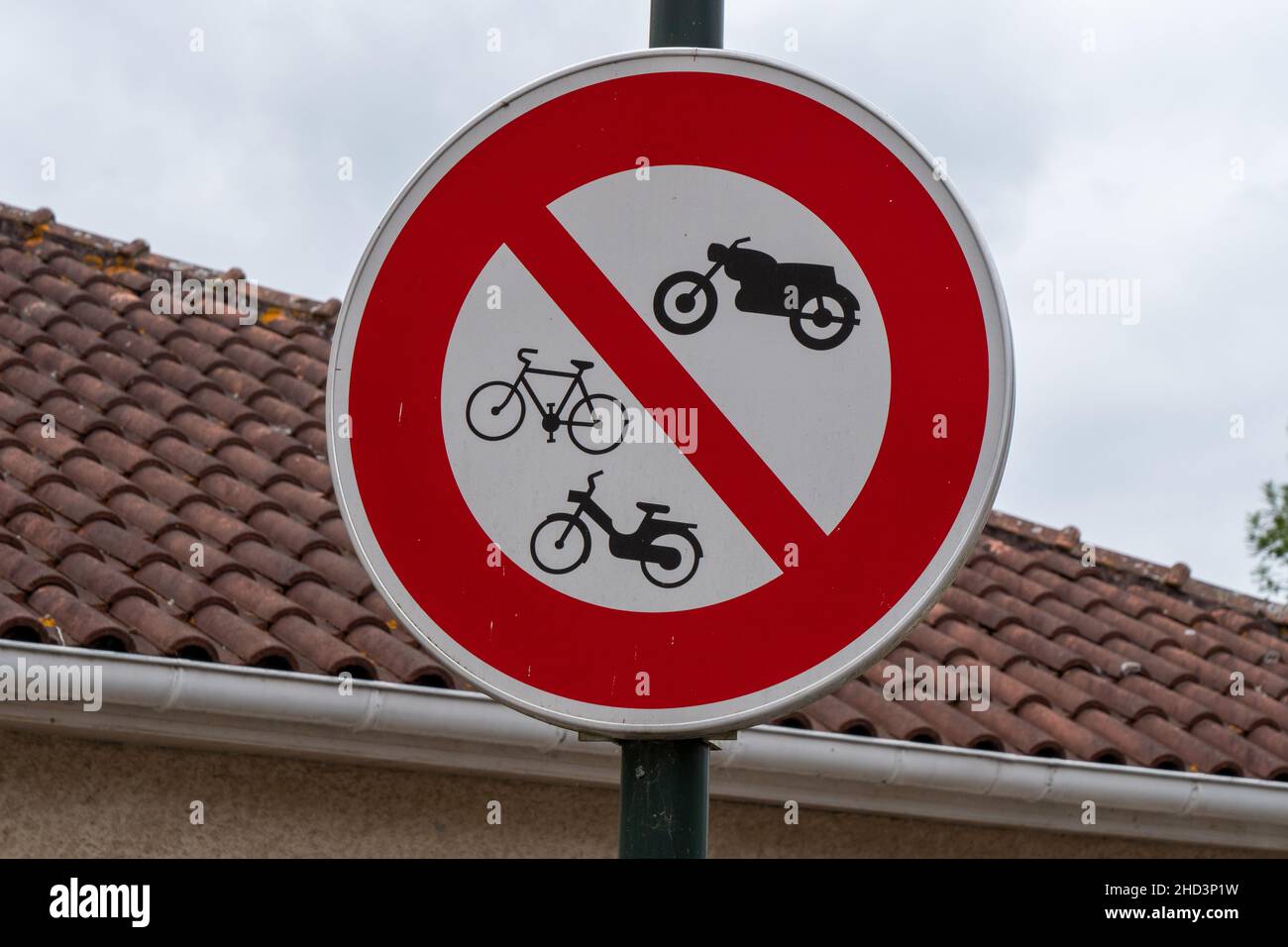 Symbol forbid motorcycle hi-res stock photography and images - Alamy