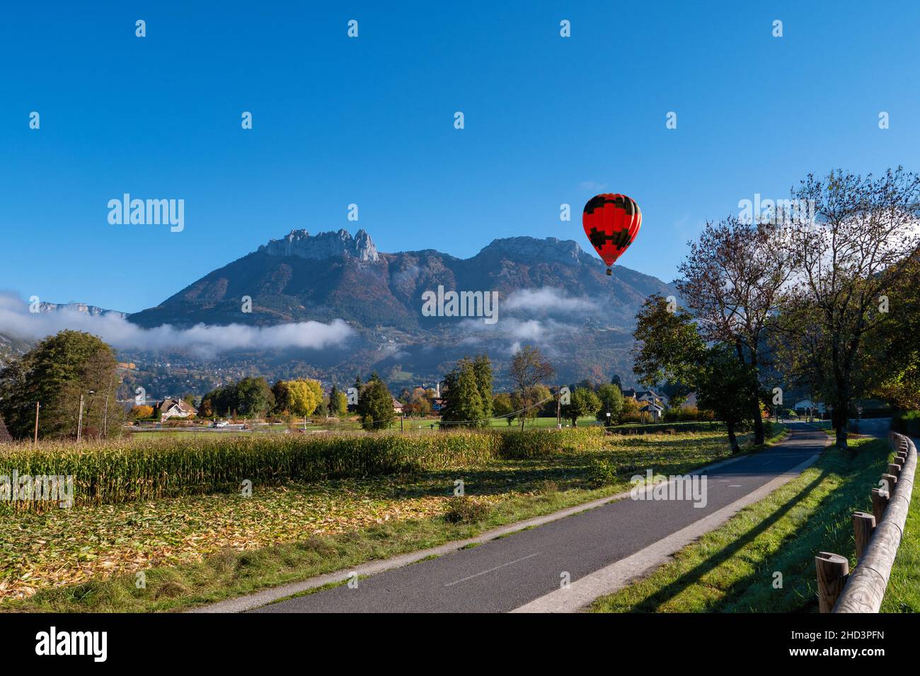 Annecy, the mountains and cycle path Stock Photo - Alamy