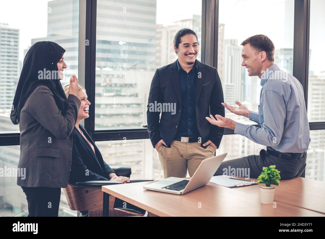 Office workers lunch room hi-res stock photography and images - Alamy