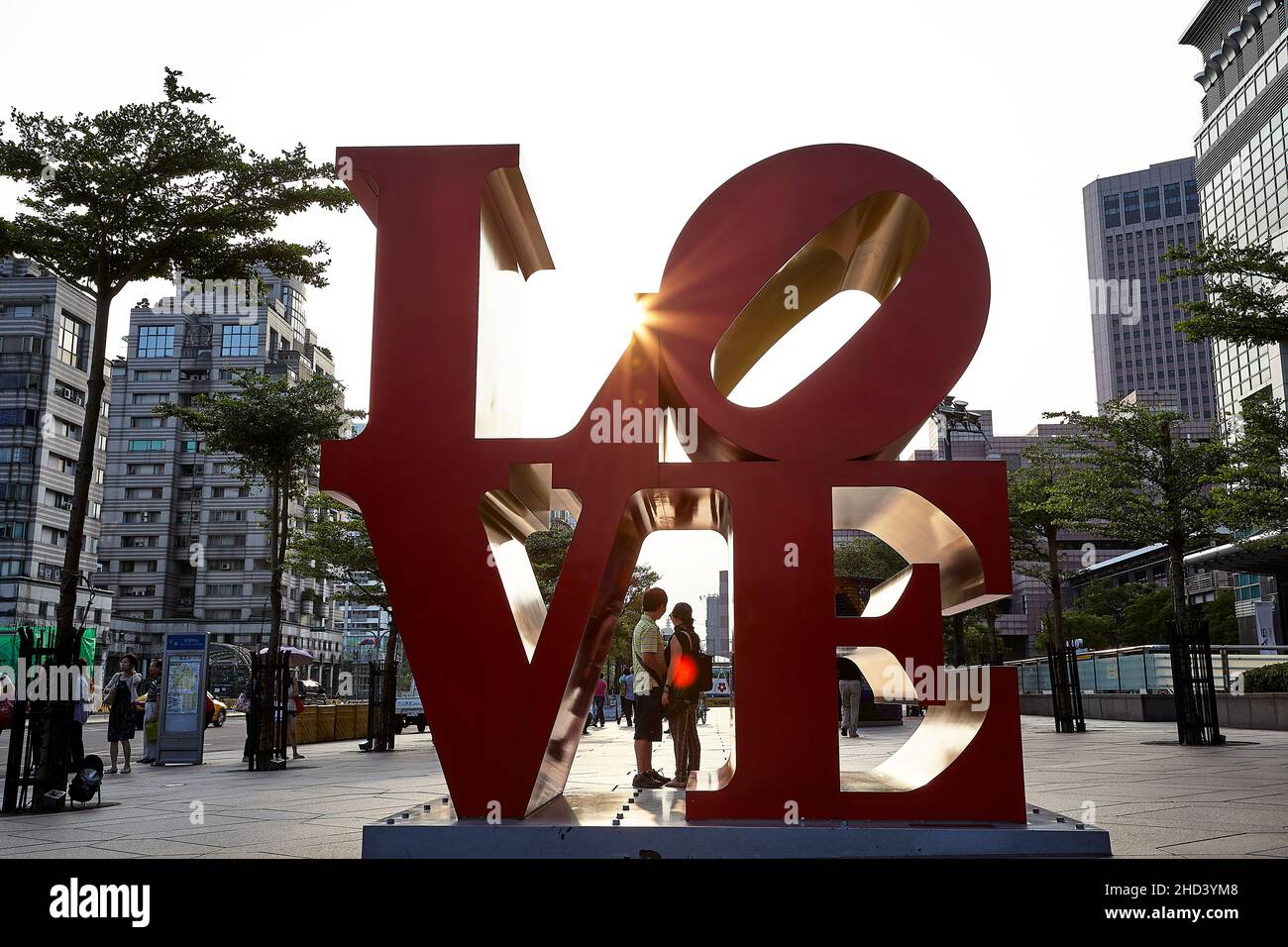 Taipei 101 building and love statue hi-res stock photography and images ...