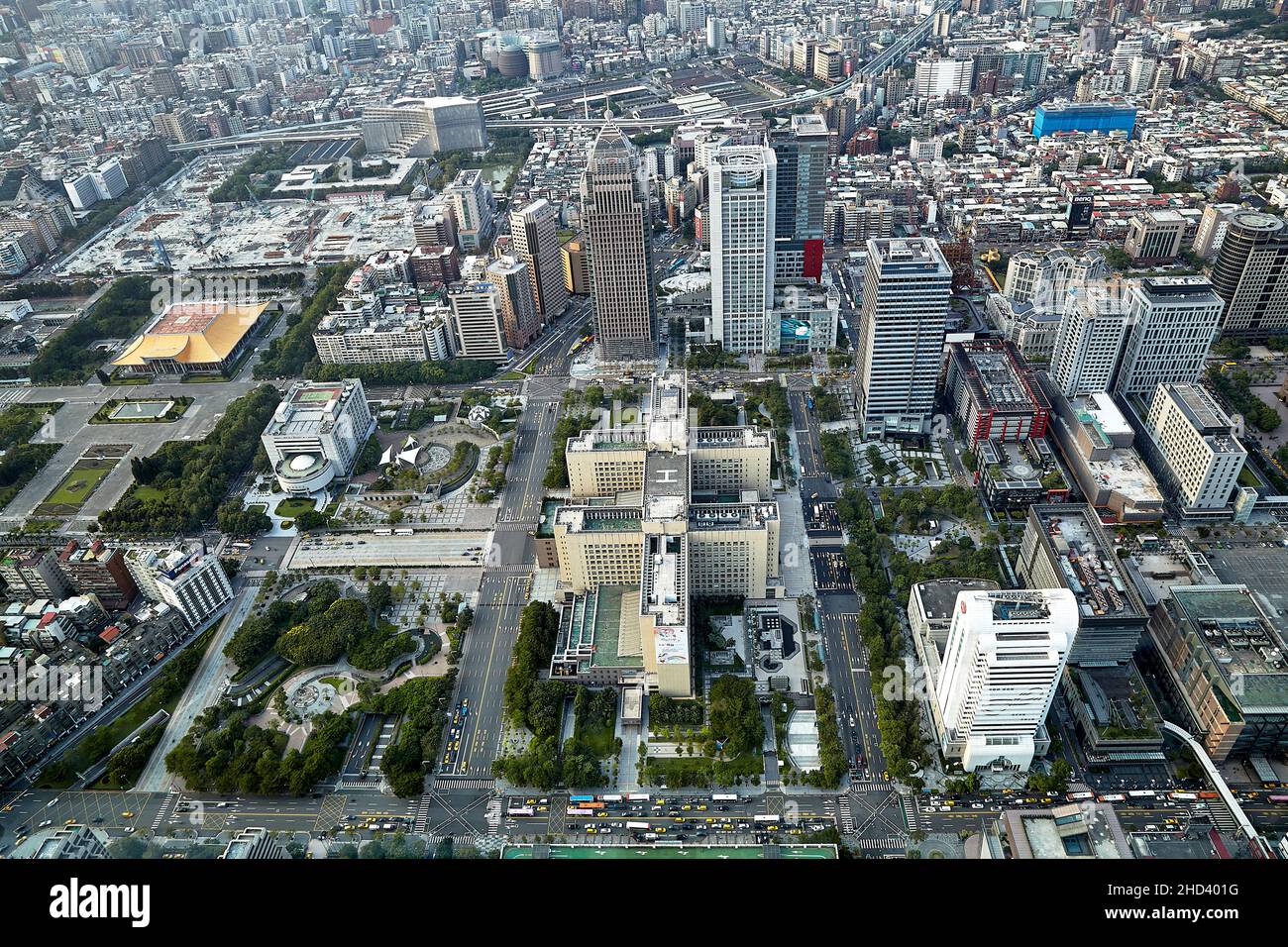 An aerial view of the city of Taipei from the observatory level on top ...