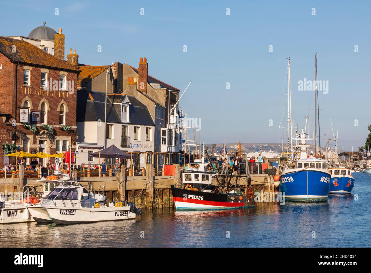 England, Dorset, Weymouth, Weymouth Harbour, The George Inn Pub Stock ...