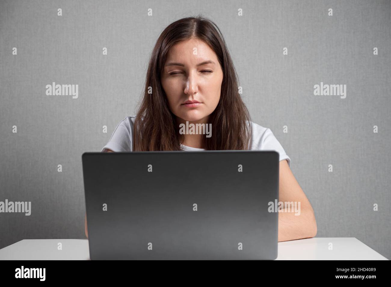 Squint woman eye hi-res stock photography and images - Alamy