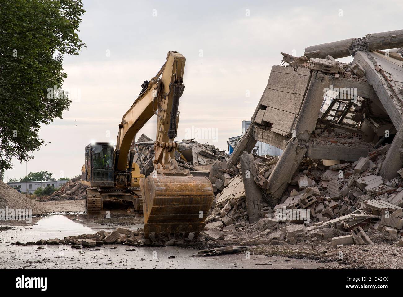 Building collapsing earthquake hi-res stock photography and images - Alamy