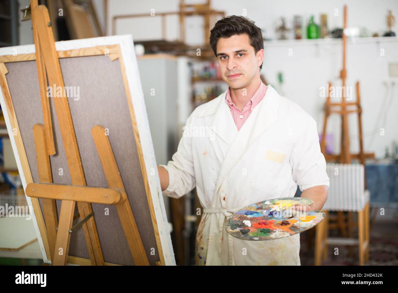 Male artist standing in art hi-res stock photography and images - Alamy