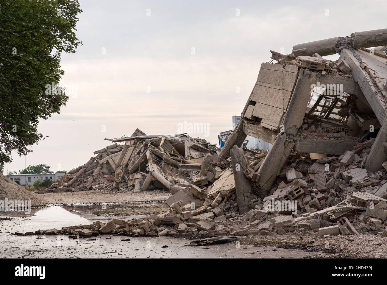 Rescue collapsed building hi-res stock photography and images - Alamy
