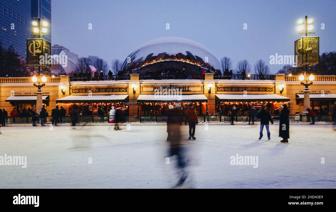 Chicago illinois usa ice skating hi-res stock photography and images ...