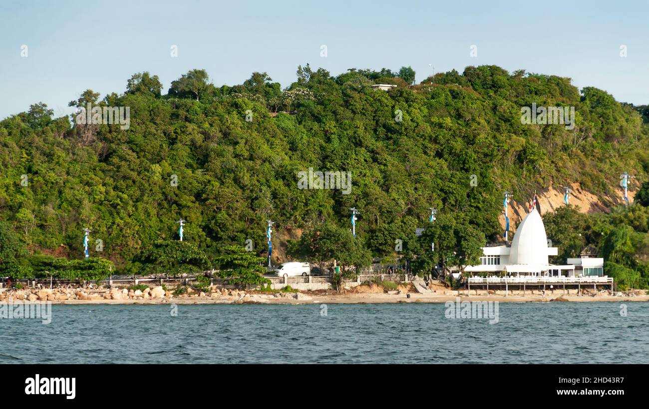 Hillside with Green Trees Along the Coastal Area of Pattaya in Thailand ...