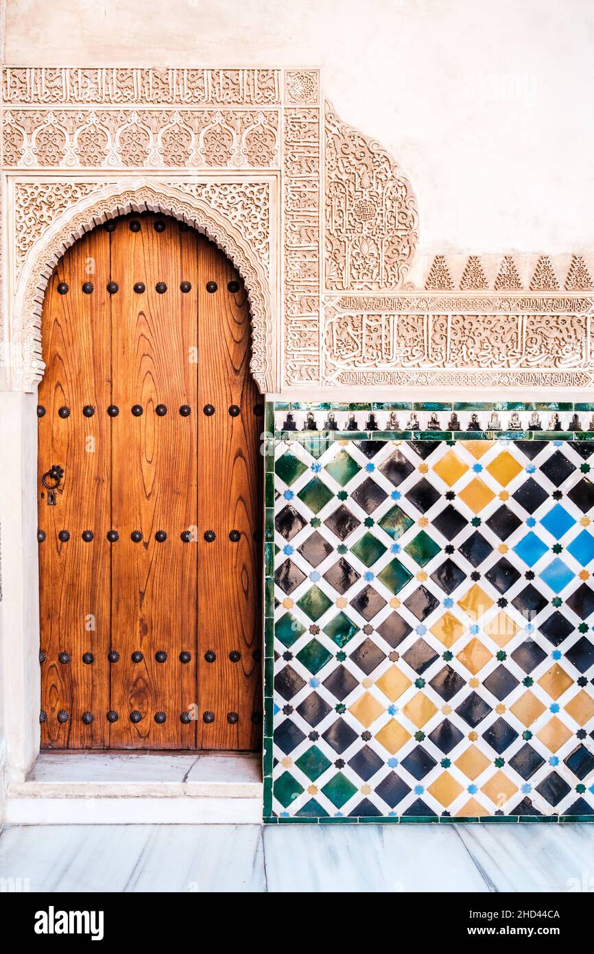 Islamic wooden door hi-res stock photography and images - Alamy