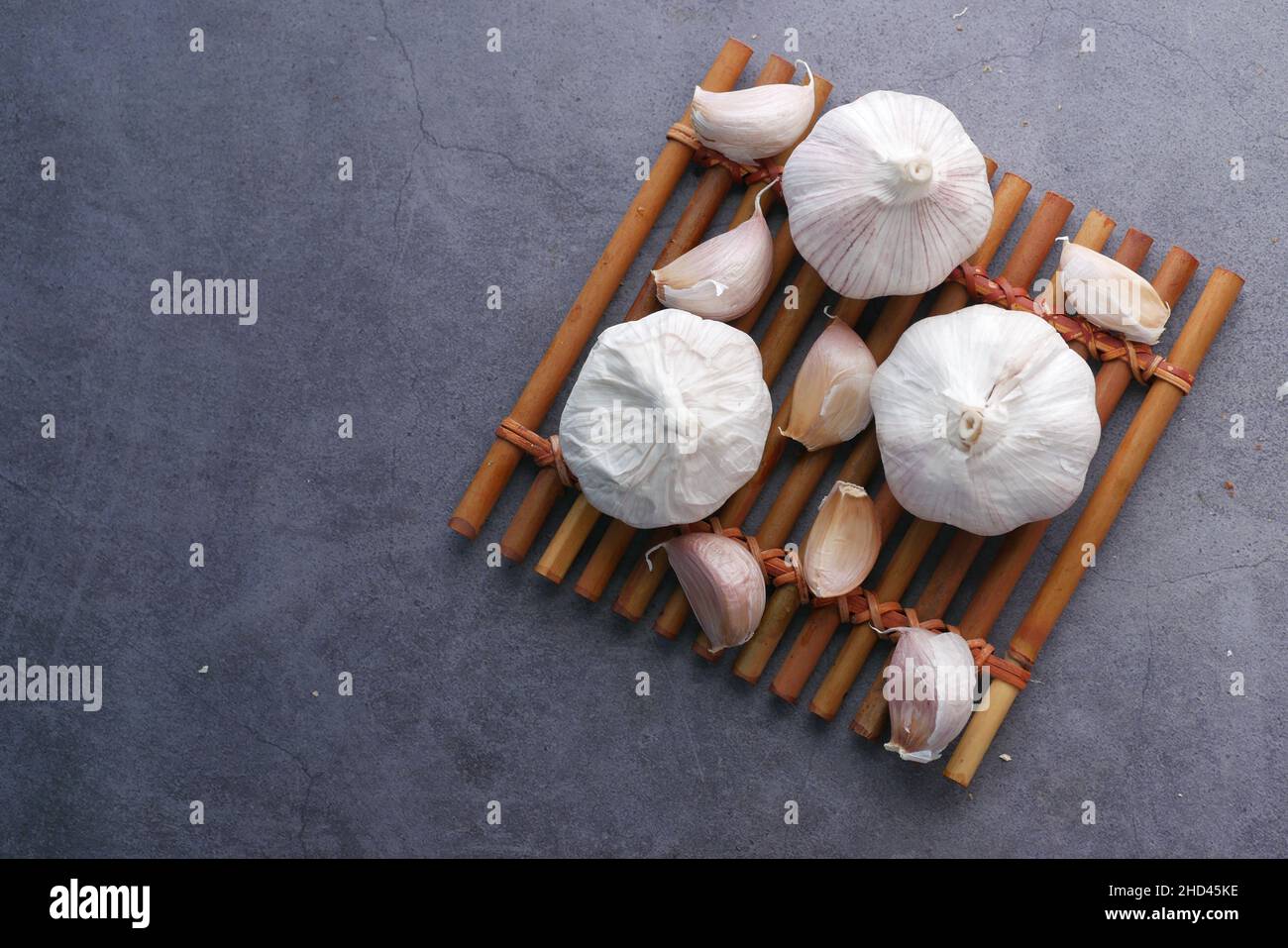 close up pf garlic on black background Stock Photo - Alamy
