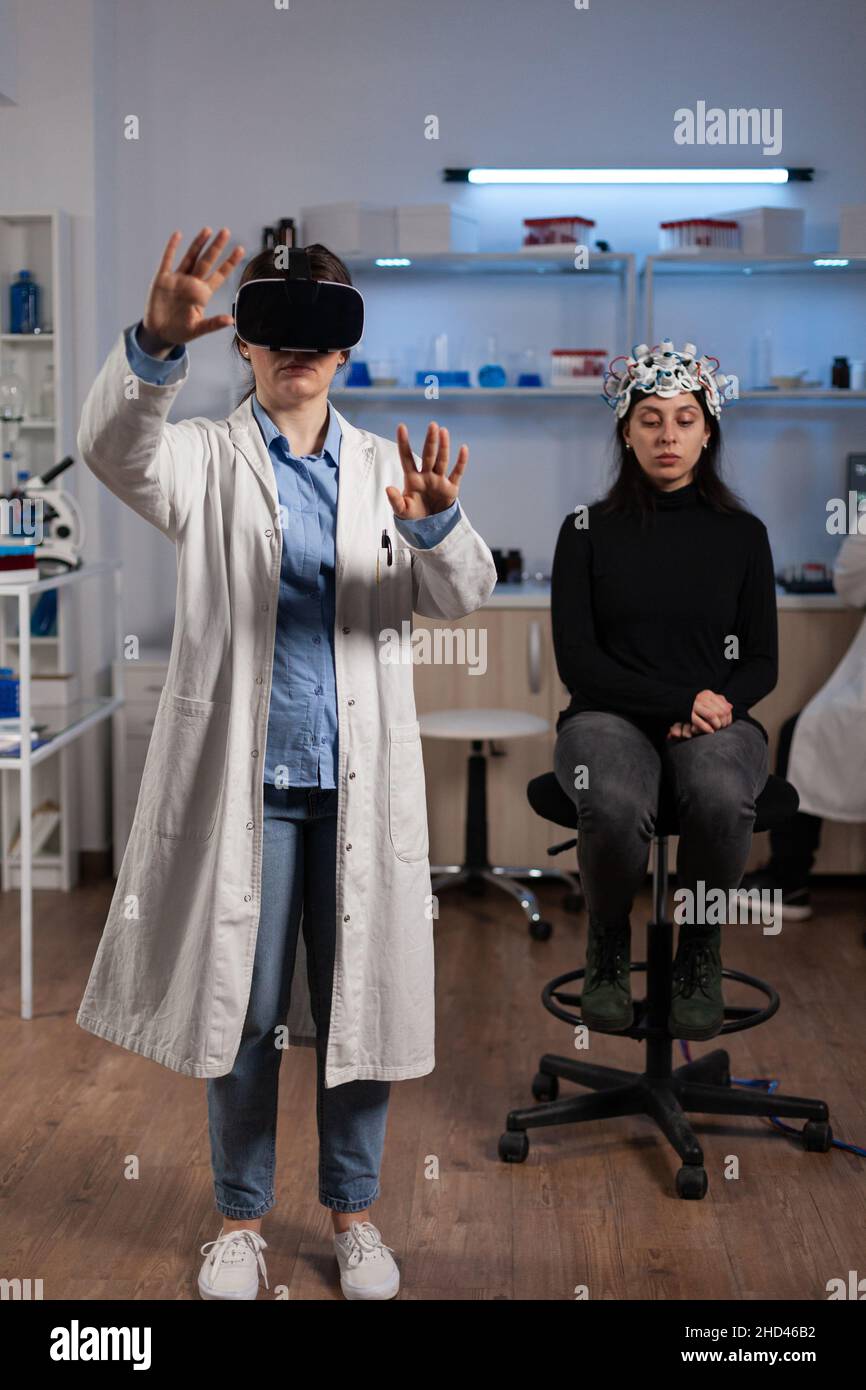 Eeg brain screen hi-res stock photography and images - Alamy