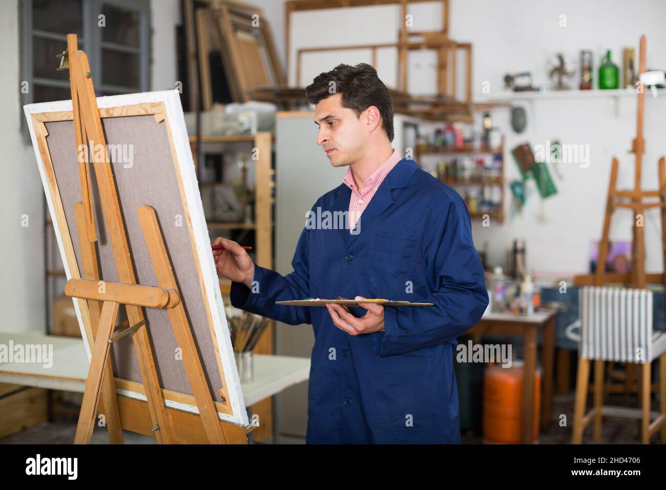 Male painter in studio hi-res stock photography and images - Alamy