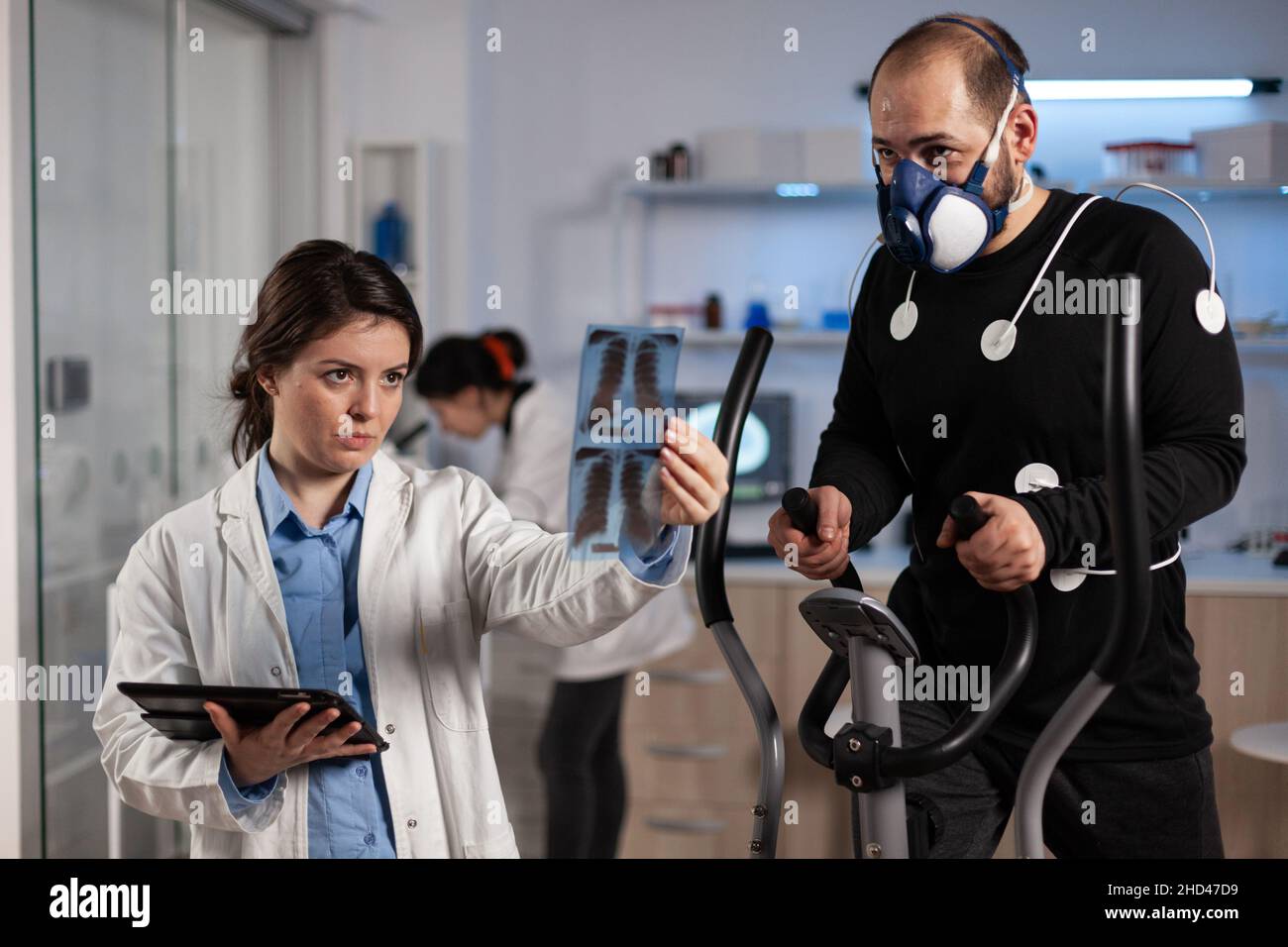Doctor xray sports man hi-res stock photography and images - Alamy