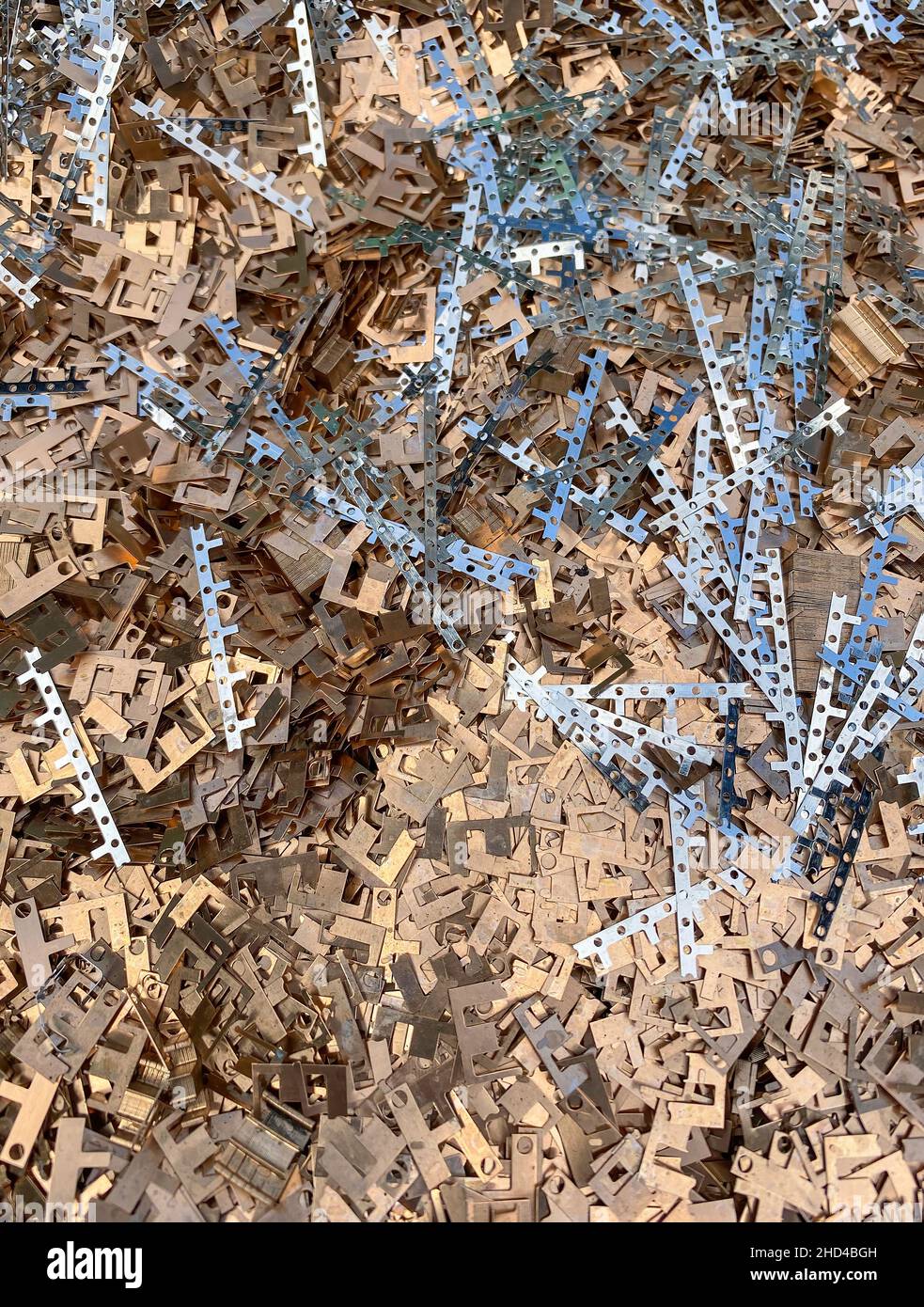 Mixed metal scrap hi-res stock photography and images - Alamy