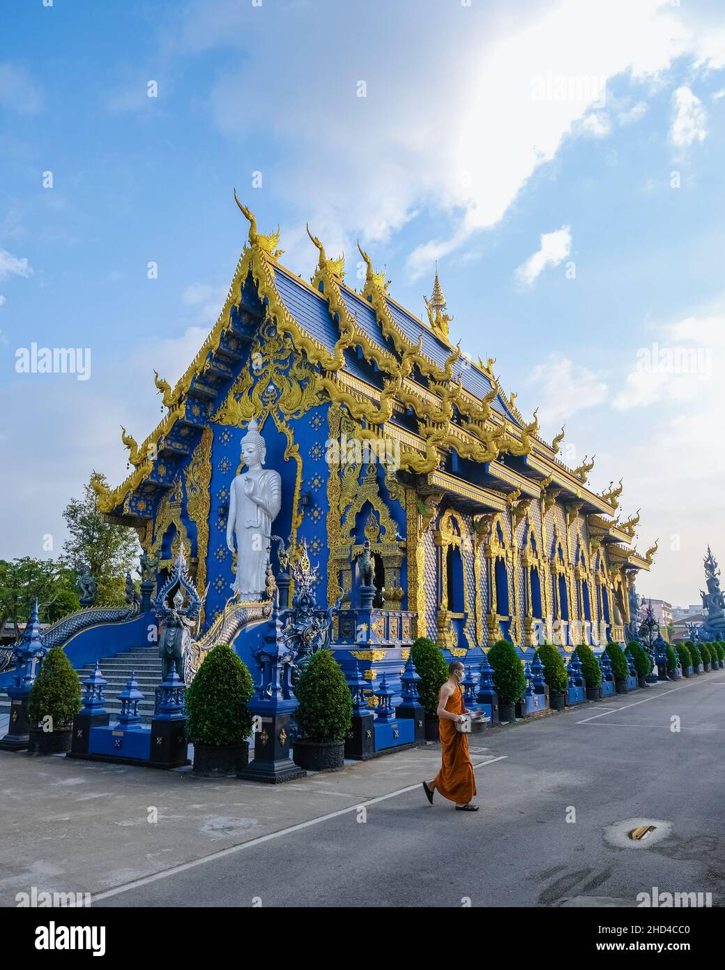 Blue temple hi-res stock photography and images - Alamy