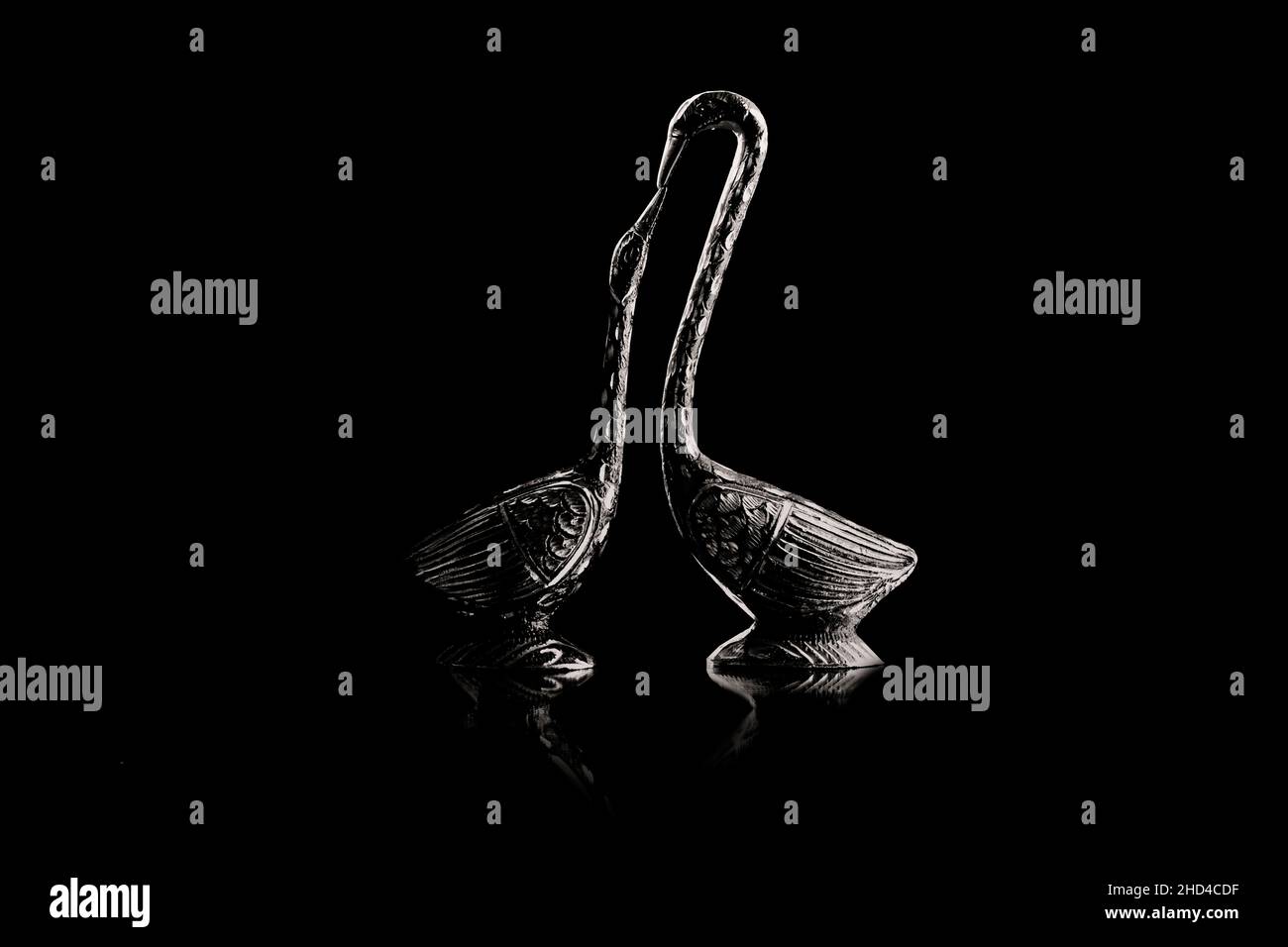 Dark statues hi-res stock photography and images - Alamy