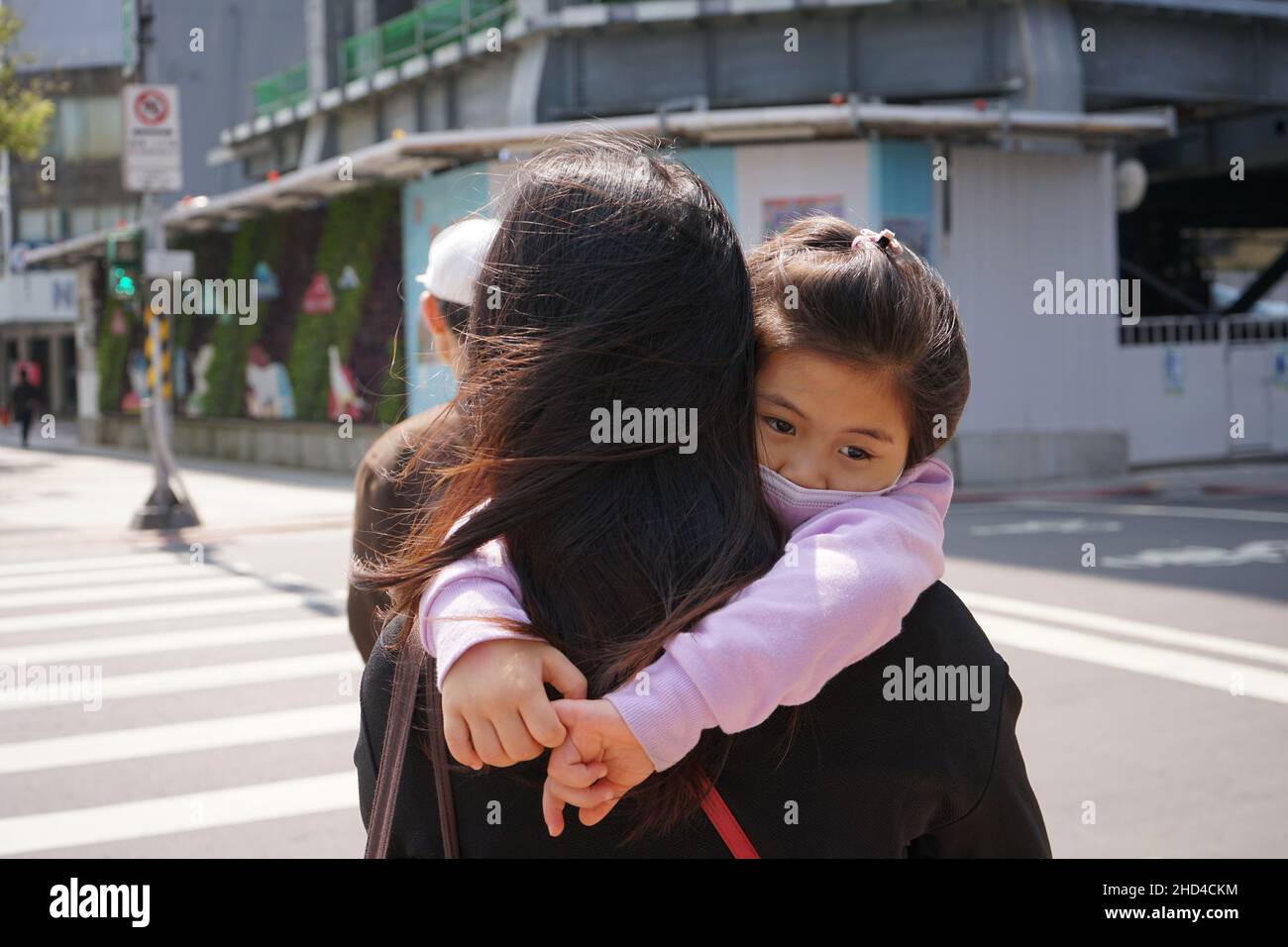 Back view of a mother carrying her female child in Taipei City Stock ...