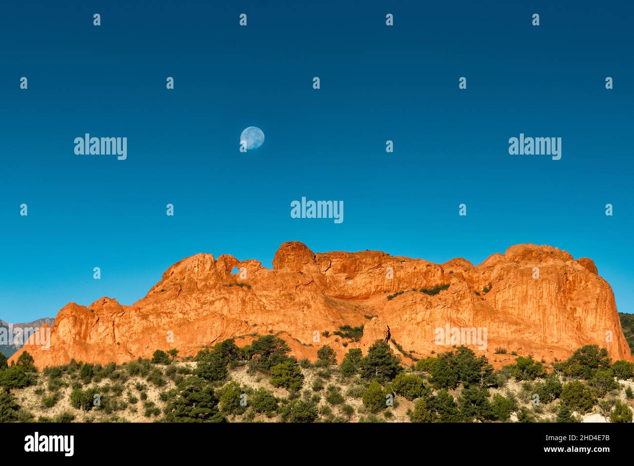 Beautiful scene of Red rock cliffs in Garden of the Gods,Colorado with ...