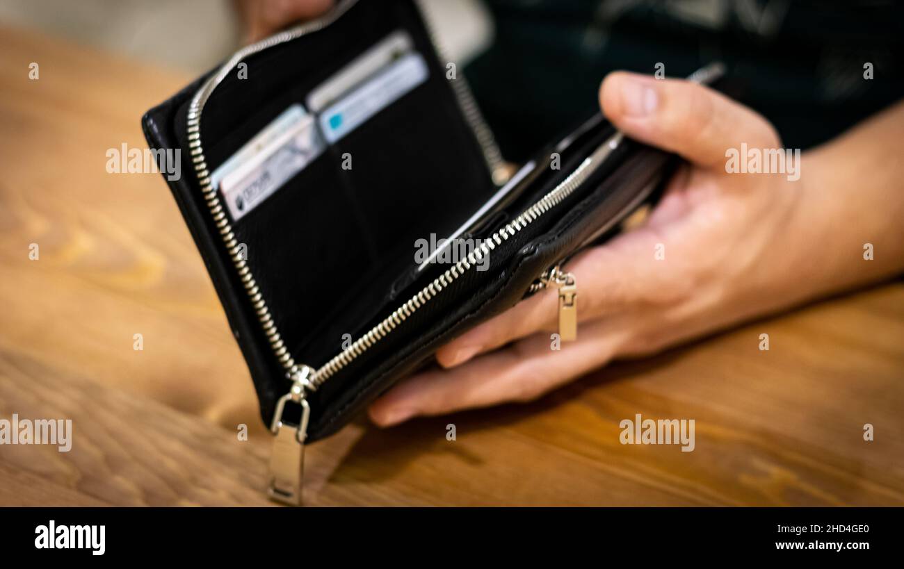 Empty male wallet one hi-res stock photography and images - Alamy
