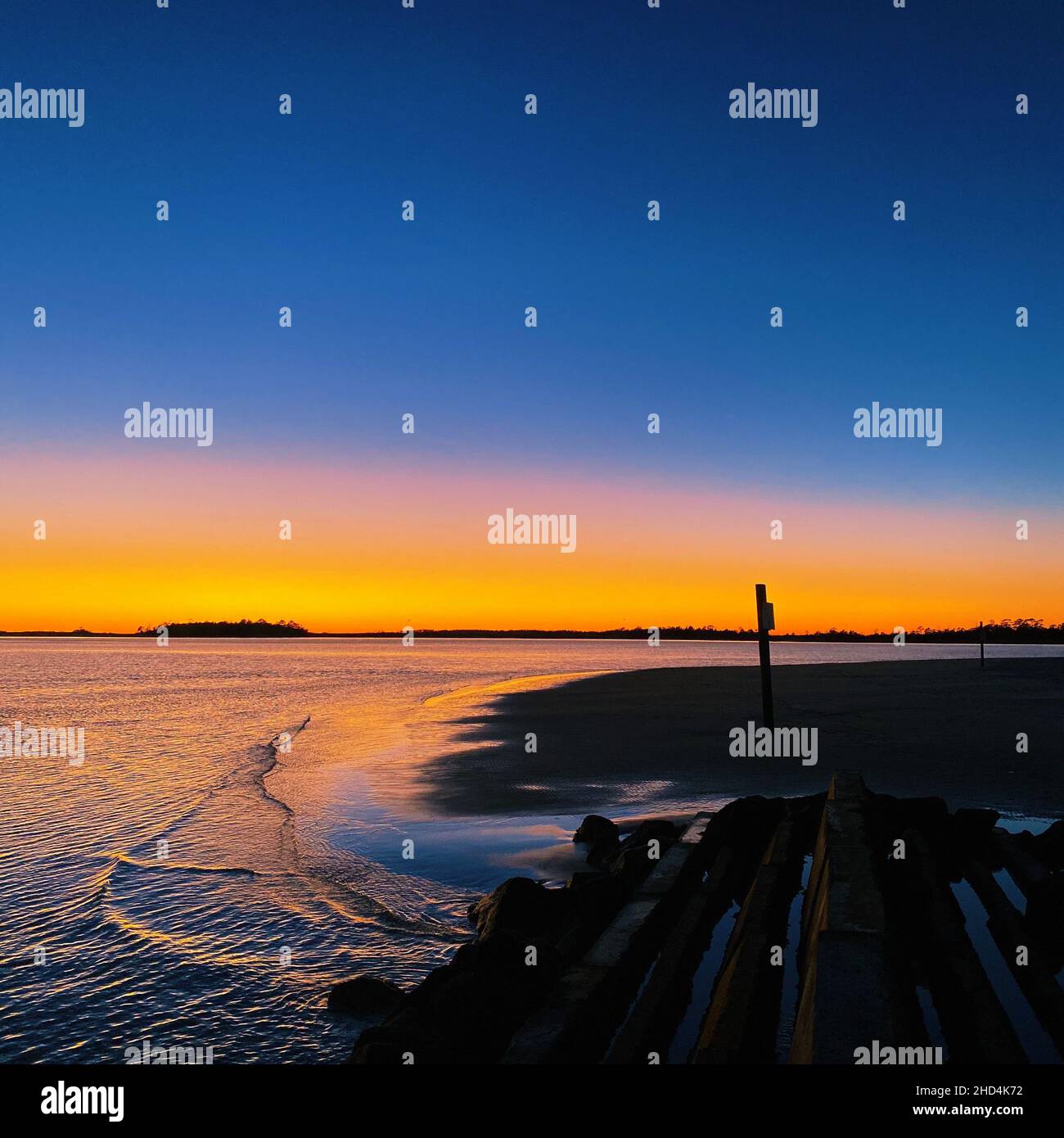 Empty dusk beach hi-res stock photography and images - Alamy