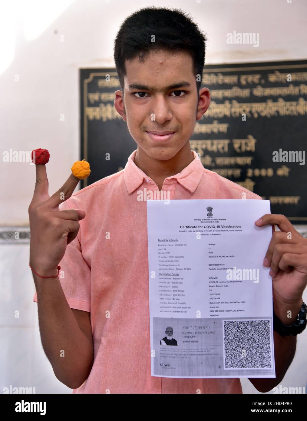 India vaccine teenager hi-res stock photography and images - Alamy