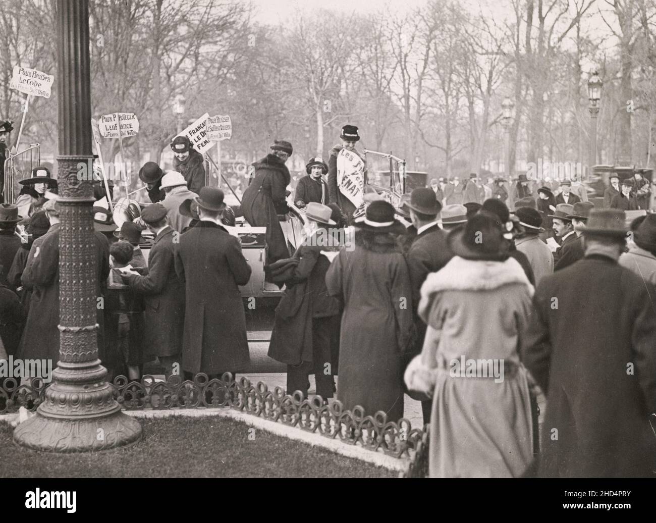 Suffragette france early 20th century paris hi-res stock photography ...