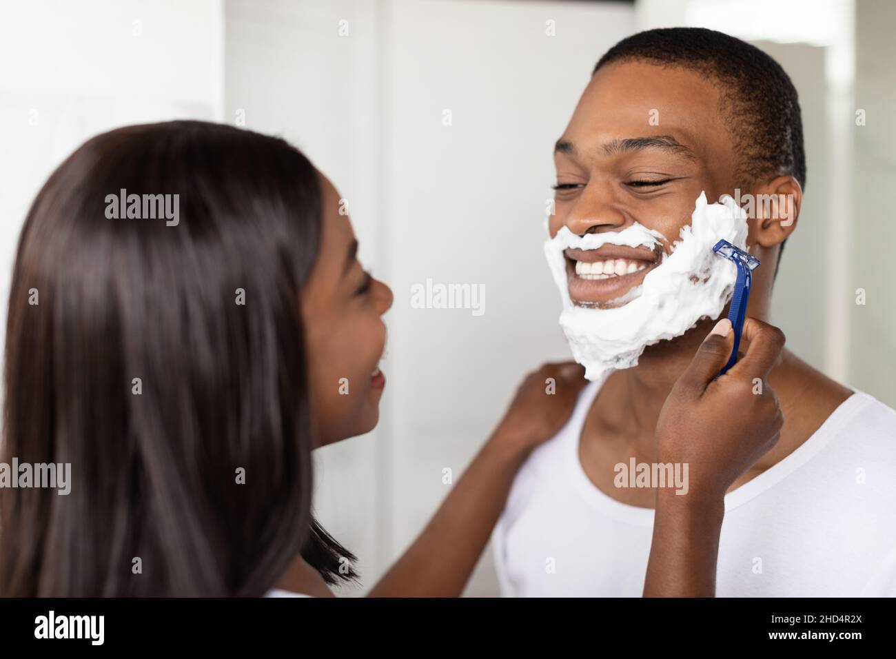 Shaving and man hi-res stock photography and images - Alamy