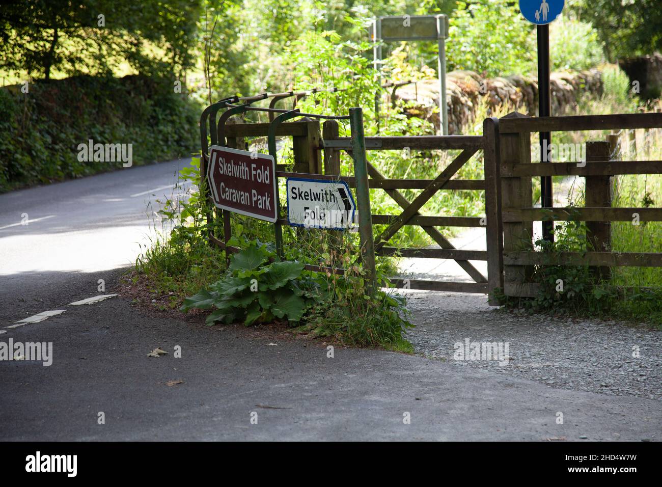 Gate with signs hi-res stock photography and images - Alamy
