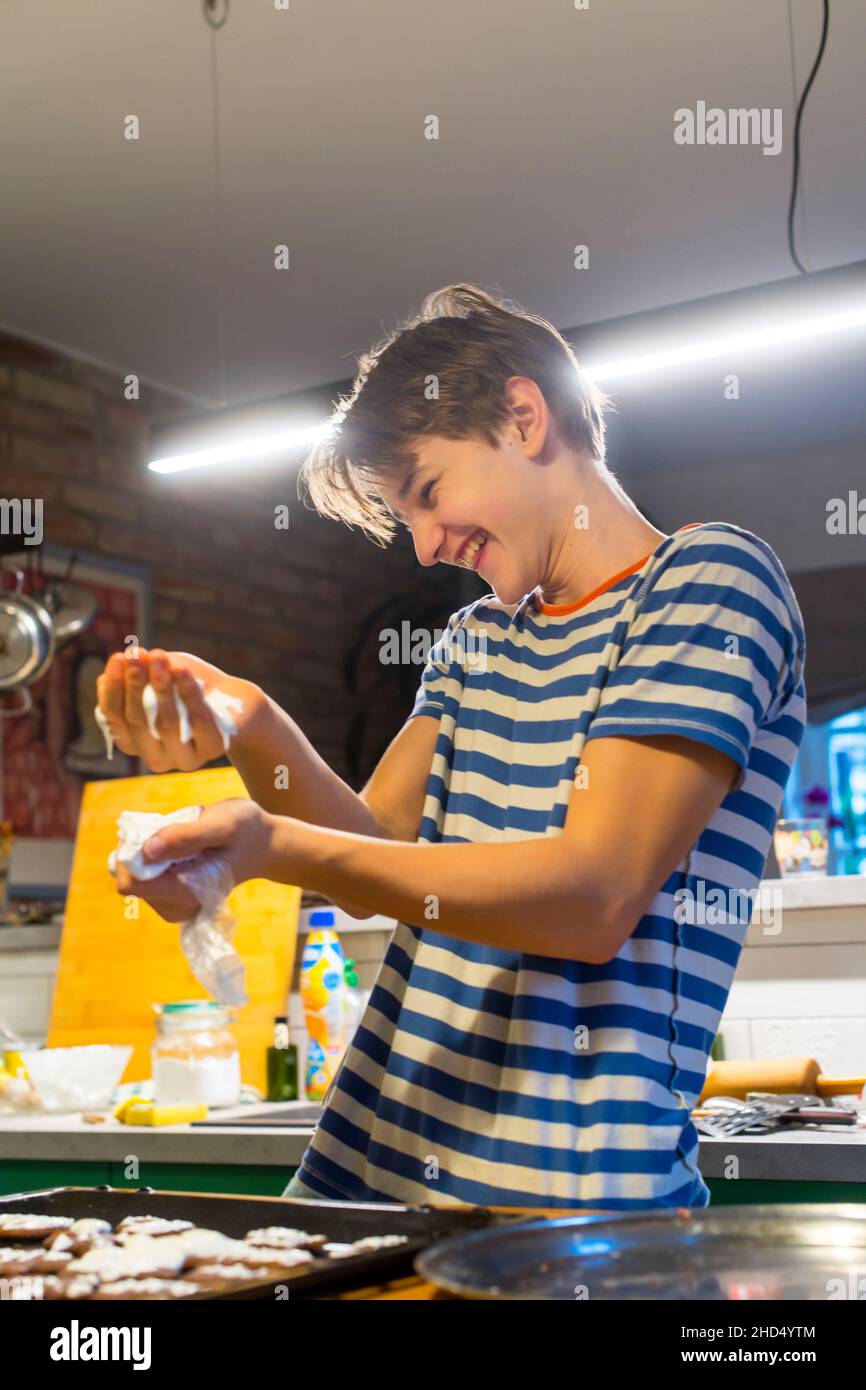 Kitchen helper hi-res stock photography and images - Alamy