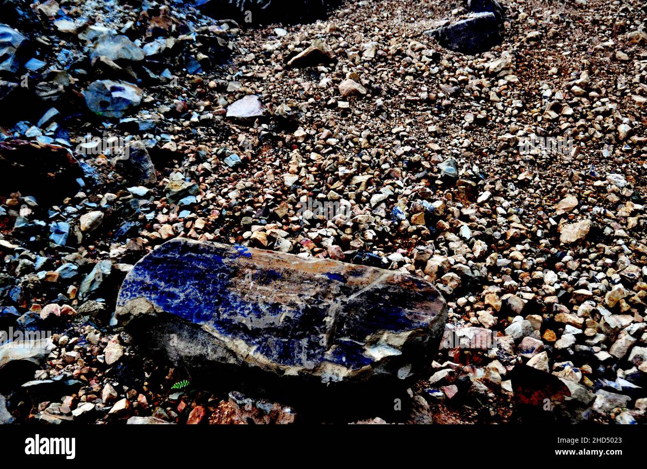 Chunks of rock hi-res stock photography and images - Alamy