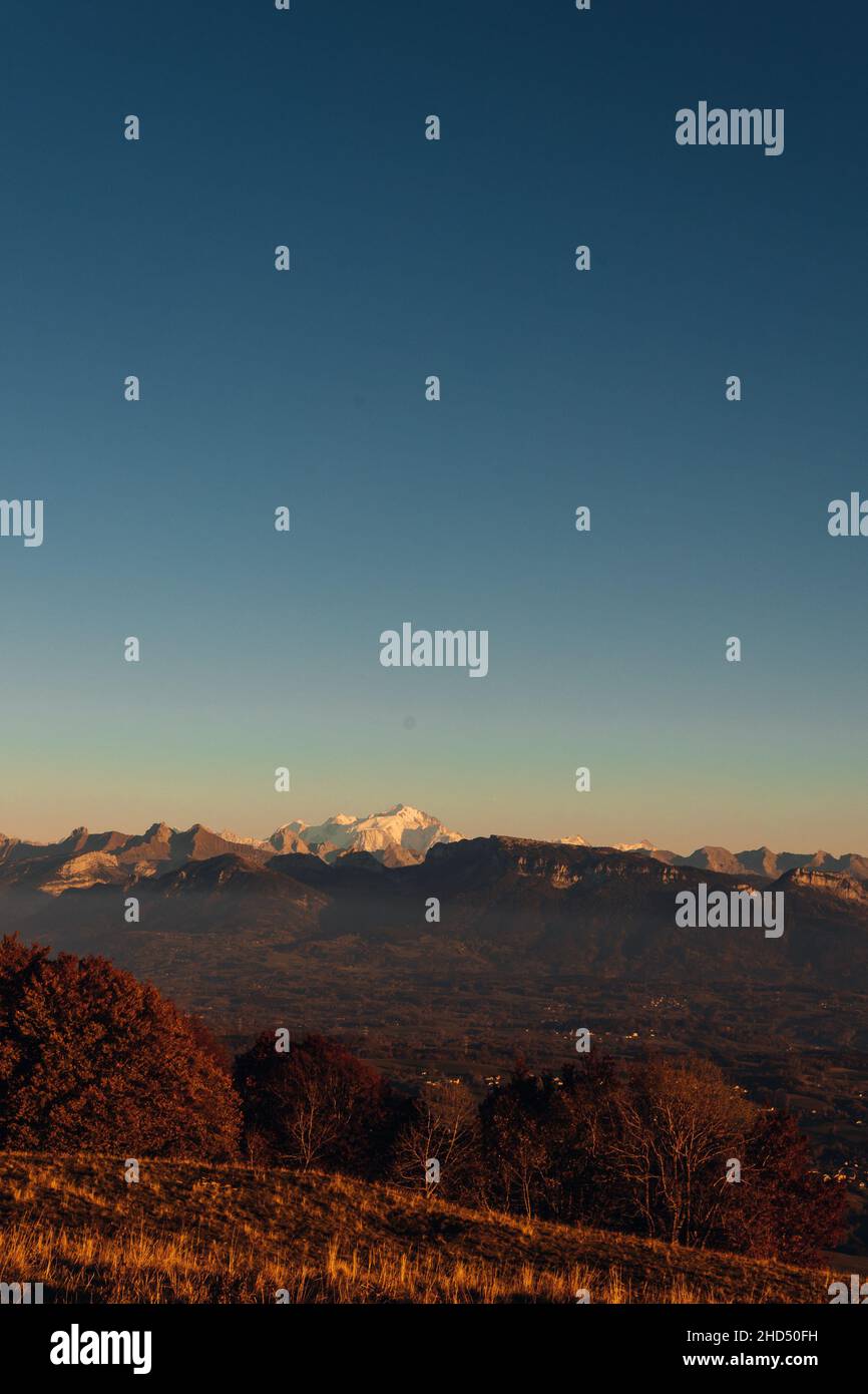 Cloudless light hi-res stock photography and images - Alamy