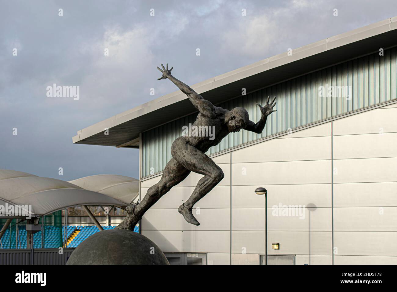 Manchester city football statue hi-res stock photography and images - Alamy