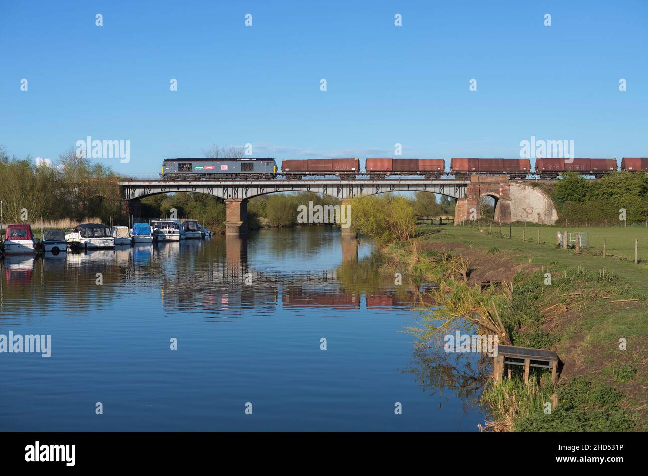 DB Cargo rail UK class 60 freight locomotive crossing the River Avon ...
