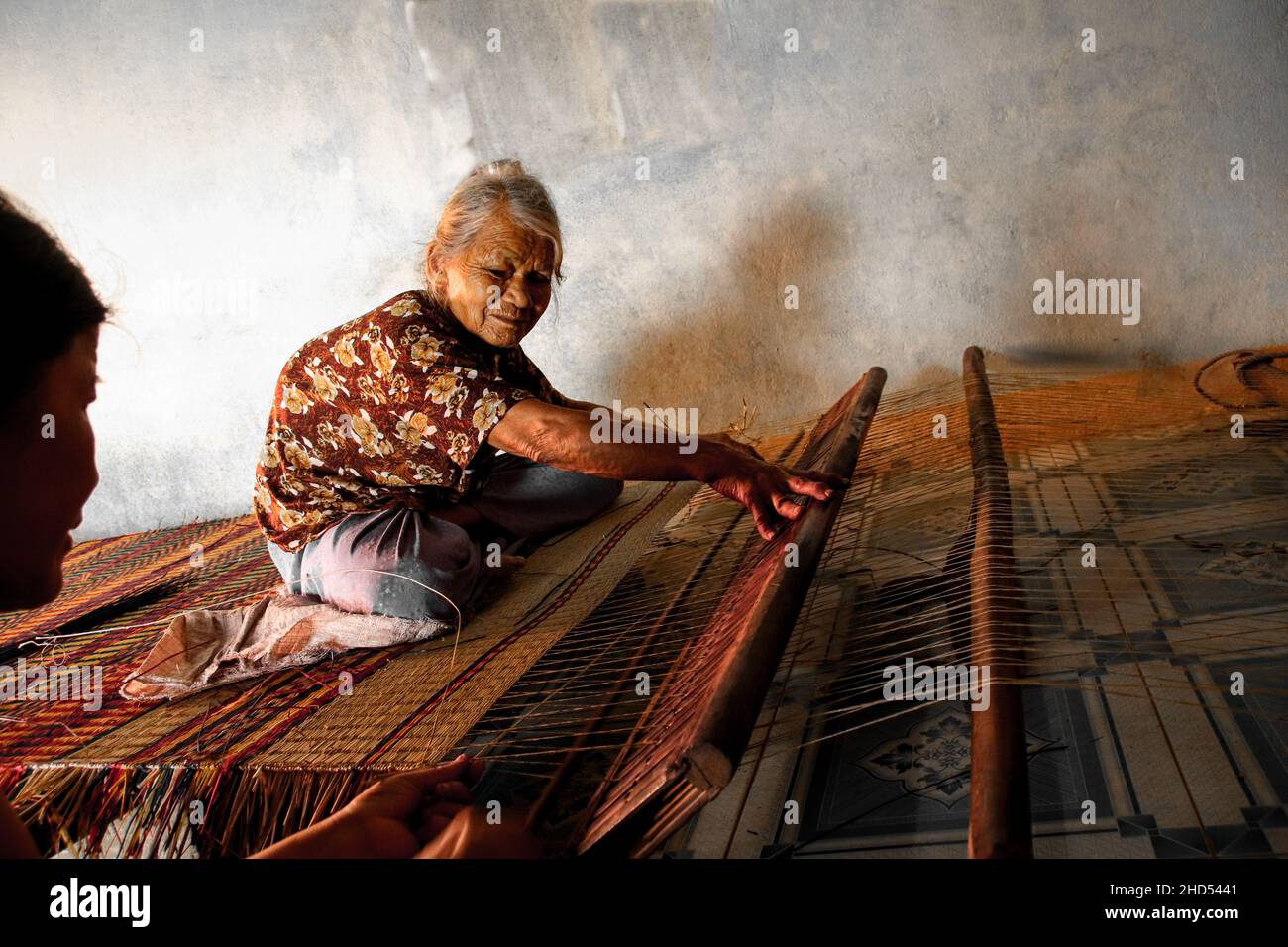 Old woman weaving hi-res stock photography and images - Alamy