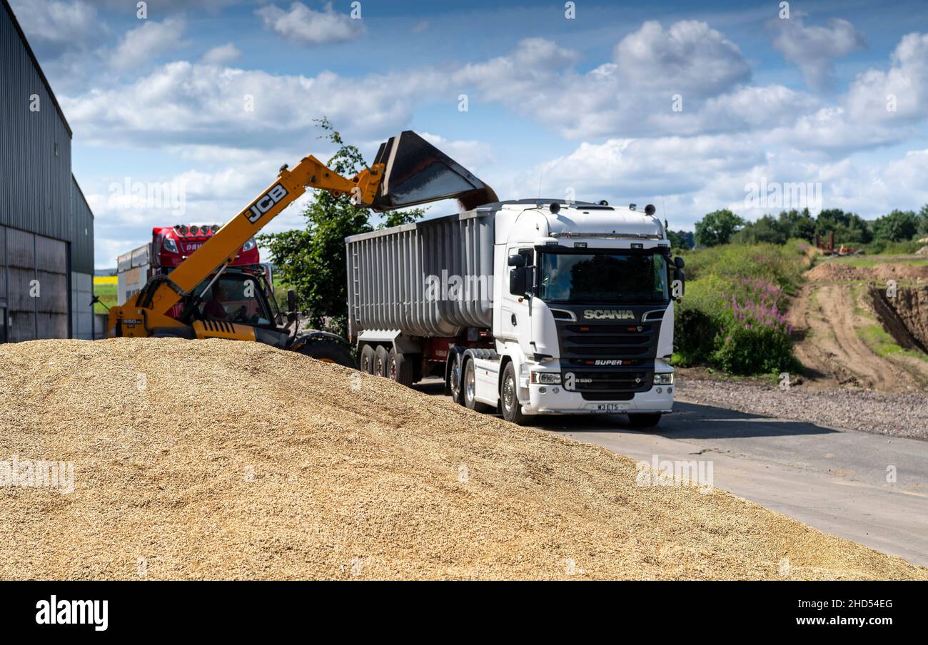 Lorry loading hi-res stock photography and images - Alamy