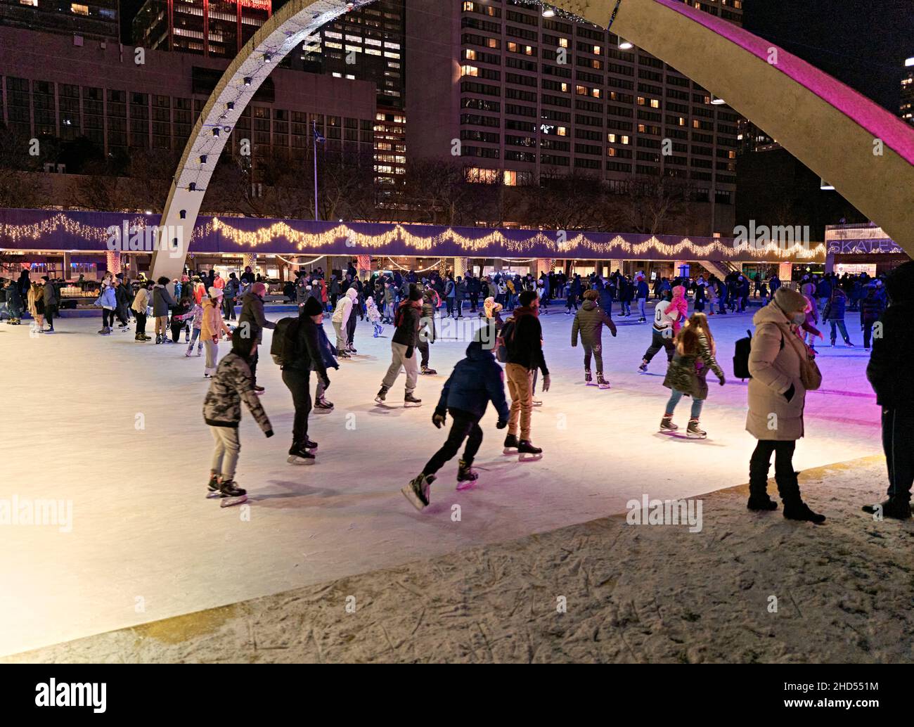 Toronto City Hall and Nathan Philips Square night lights and skating ...