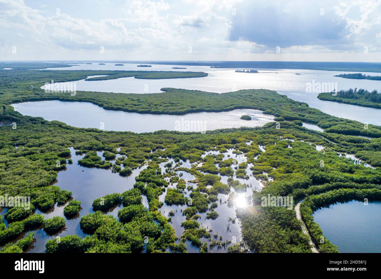 Round island riverside park hi-res stock photography and images - Alamy