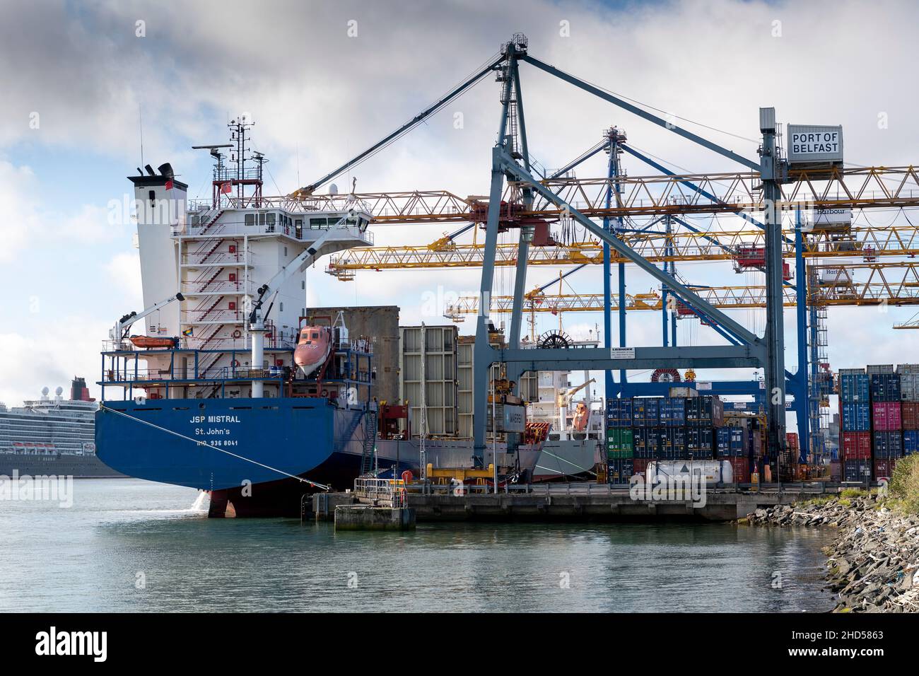 Off load crane hi-res stock photography and images - Alamy